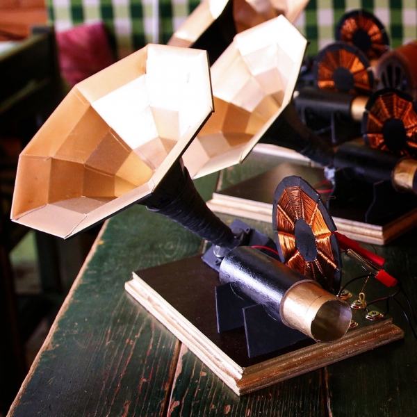 Phono Horn Crystal Sets – Rob Ives