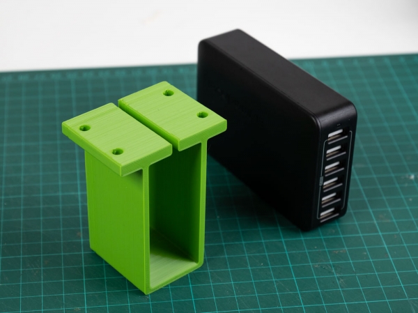 USB Block Holder – Rob Ives